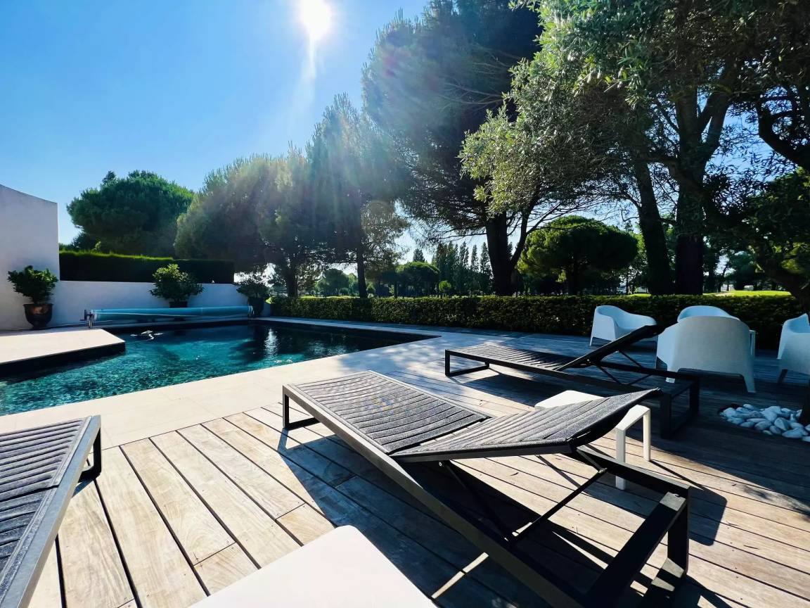270 M² Ferienhaus ∙ 5 Schlafzimmer ∙ 12 Gäste - Aigues-Mortes