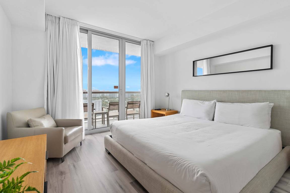 Apartment ∙ 2 Bedrooms ∙ 6 Guests - Hallandale Beach, FL