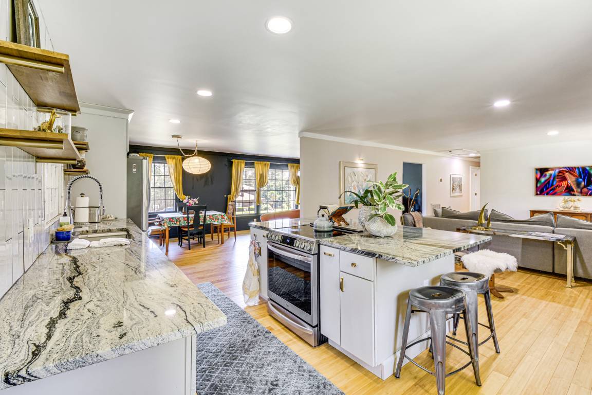 150 M² House ∙ 2 Bedrooms ∙ 4 Guests - Lake Keowee, SC