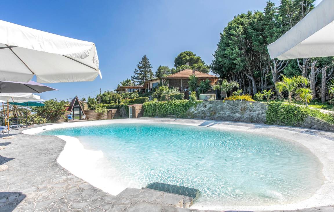 100 M² Maisonette ∙ 5 Bedrooms ∙ 11 Guests - Milo