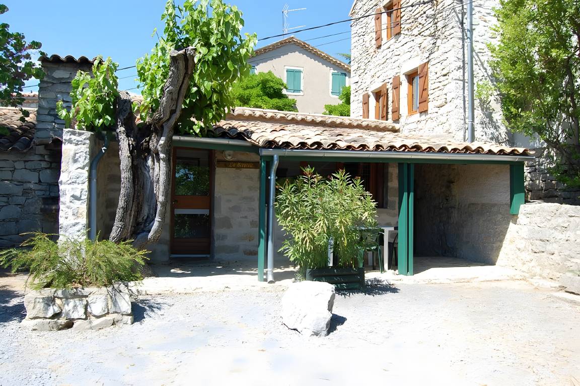 25 M² Huis ∙ 1 Slaapkamer ∙ 3 Gasten - Grospierres