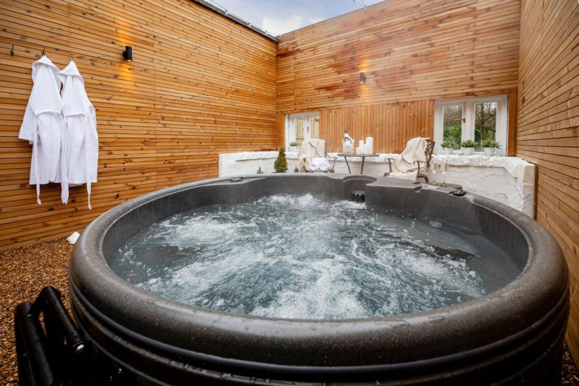 Cottage ∙ 2 Bedrooms ∙ 4 Guests - Southwell