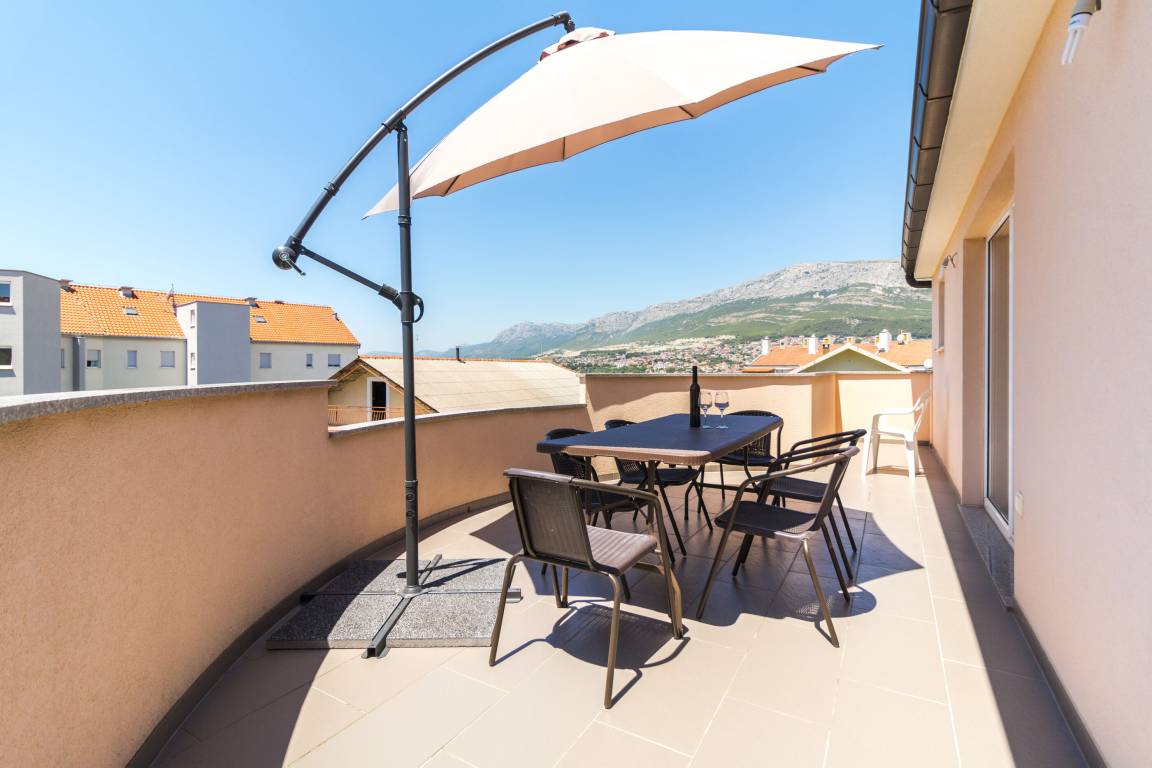 110 M² Apartment ∙ 3 Bedrooms ∙ 6 Guests - Podstrana