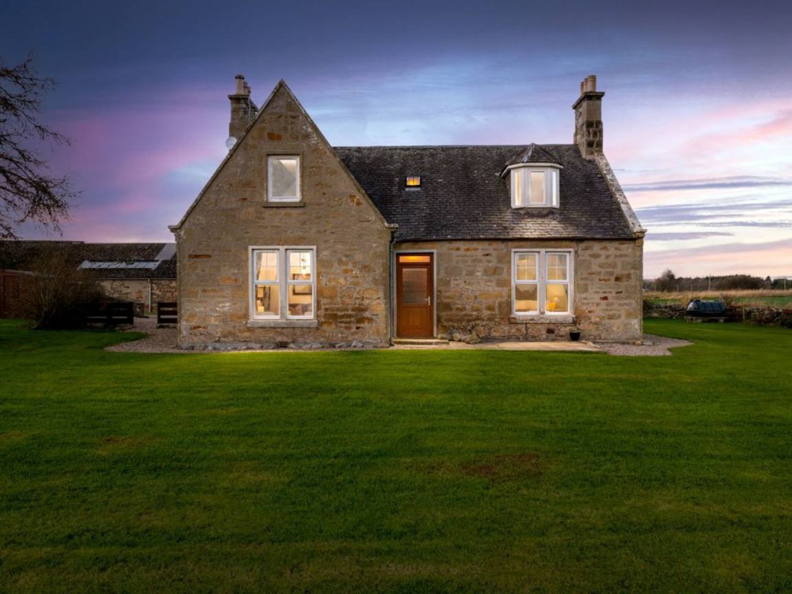 Cottage ∙ 4 Bedrooms ∙ 8 Guests - Moray