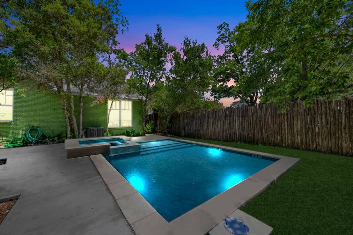 House ∙ 4 Bedrooms ∙ 9 Guests - Fredericksburg, TX