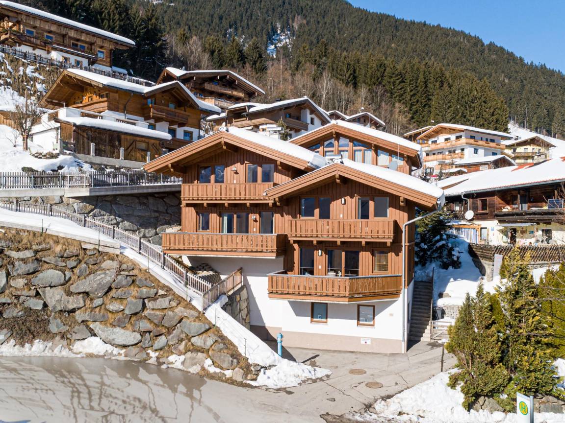 130 M² Chalet ∙ 4 Bedrooms ∙ 10 Guests - Mayrhofen