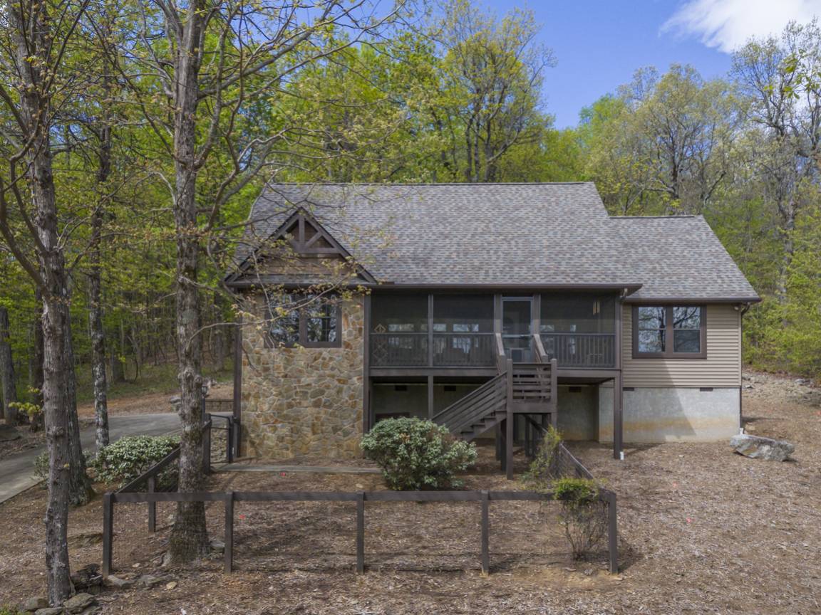 117 M² House ∙ 3 Bedrooms ∙ 6 Guests - Tryon, NC