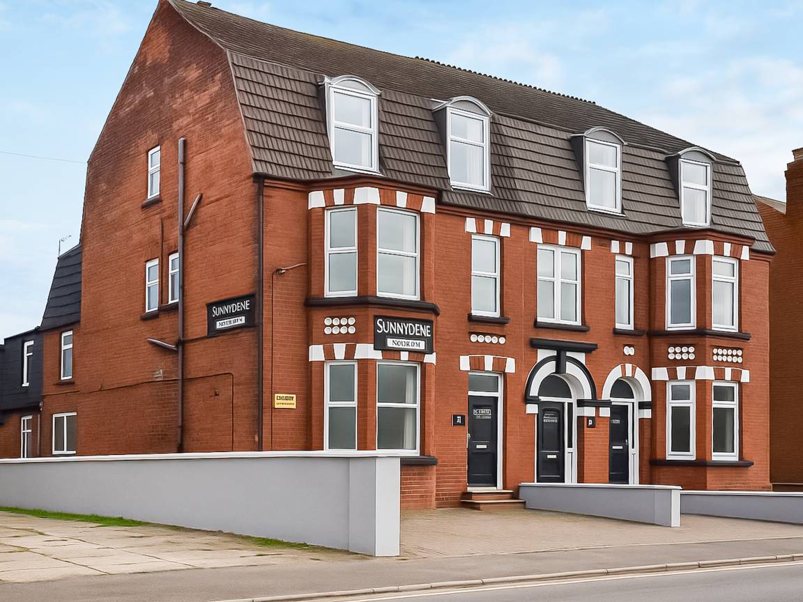 Cottage ∙ 12 Bedrooms ∙ 24 Guests - Great Yarmouth