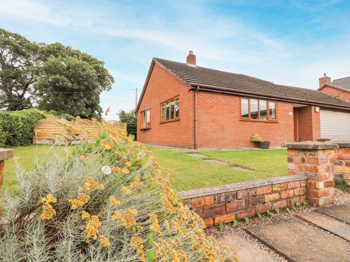 Cottage ∙ 3 Bedrooms ∙ 5 Guests - Mold