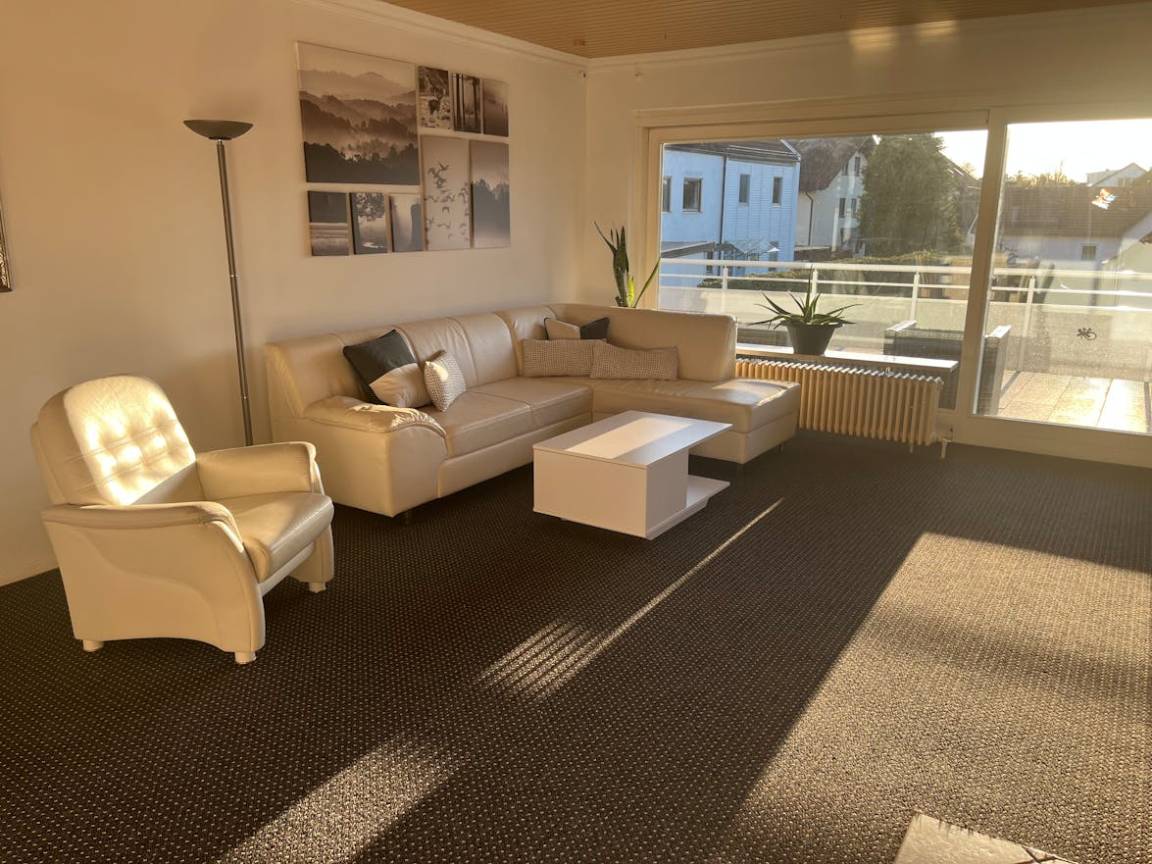 135 M² Ferienwohnung ∙ 3 Schlafzimmer ∙ 6 Gäste - Poing