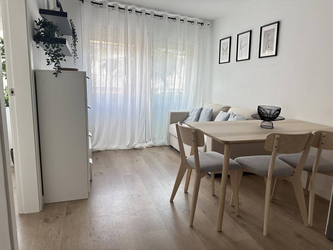 75 M² Apartment ∙ 2 Bedrooms ∙ 5 Guests - Castelldefels