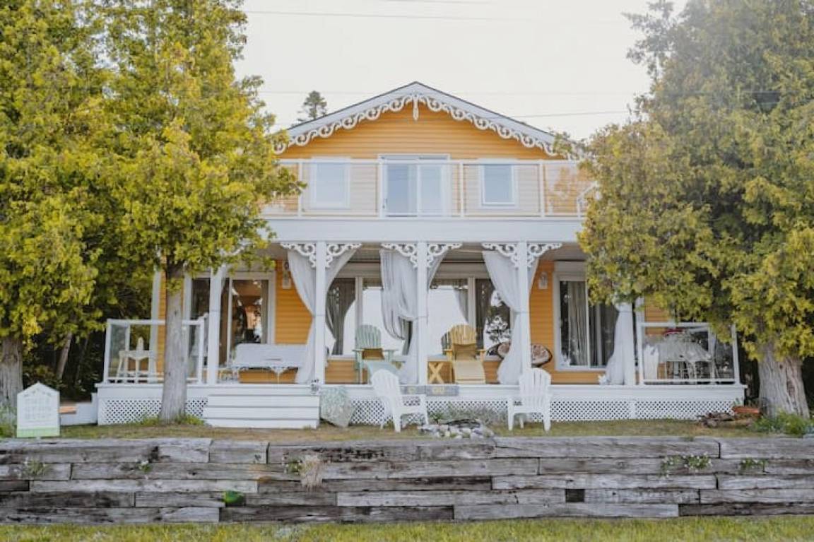 House ∙ 4 Bedrooms ∙ 10 Guests - Wiarton