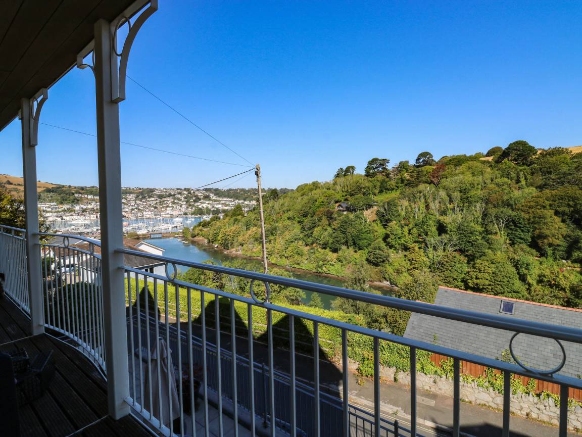 Cottage ∙ 2 Bedrooms ∙ 4 Guests - Dartmouth