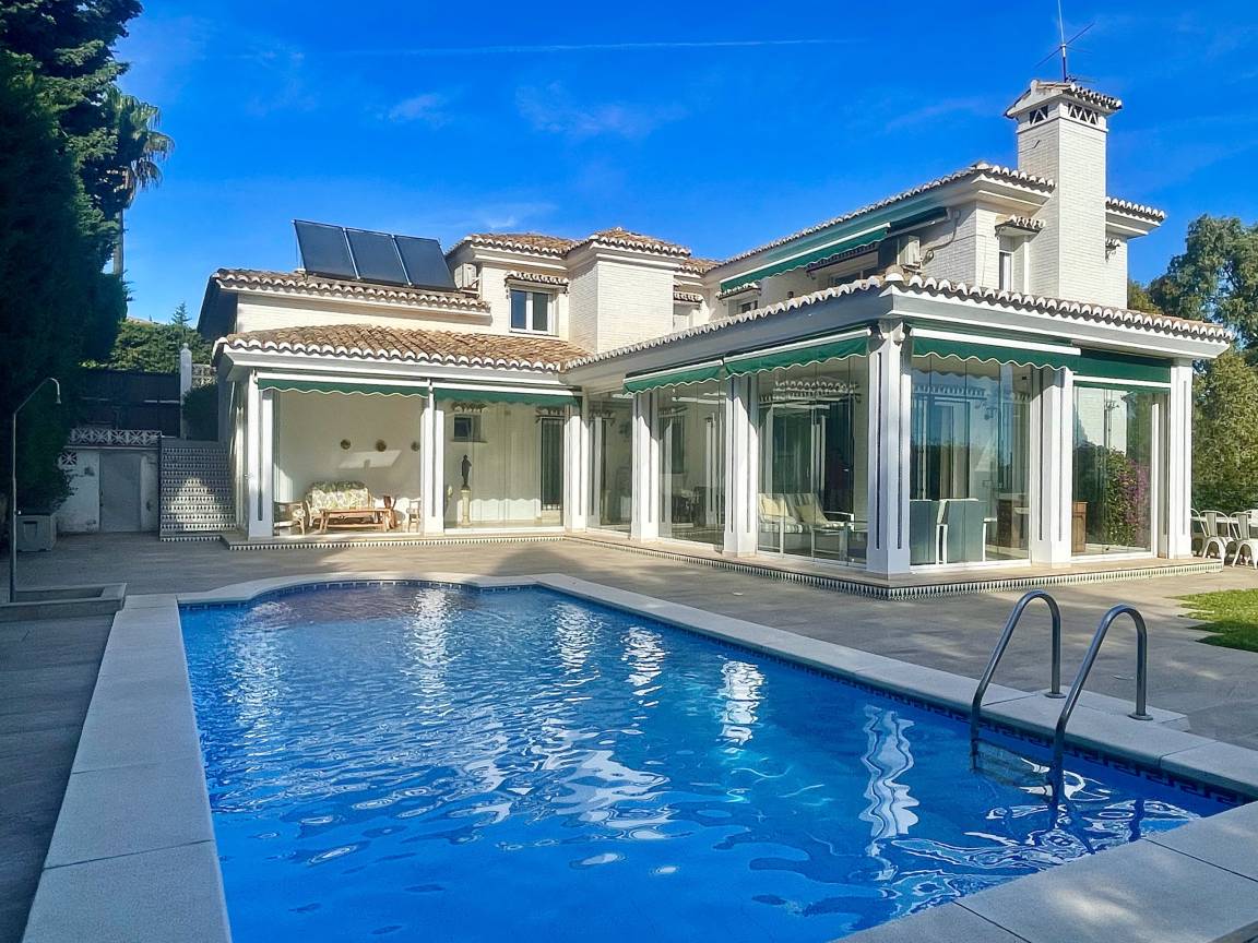 240 M² Chalet ∙ 4 Habitaciones ∙ 10 Huéspedes - Fuengirola