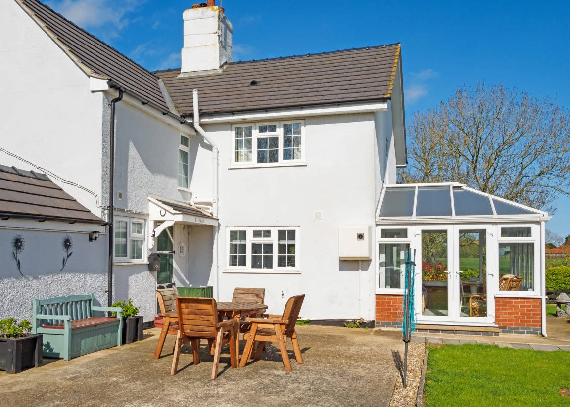 Cottage ∙ 2 Bedrooms ∙ 3 Guests - Louth