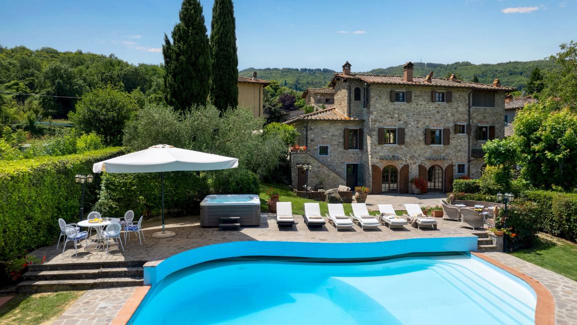 550 M² Villa ∙ 4 Bedrooms ∙ 8 Guests - Radda in Chianti