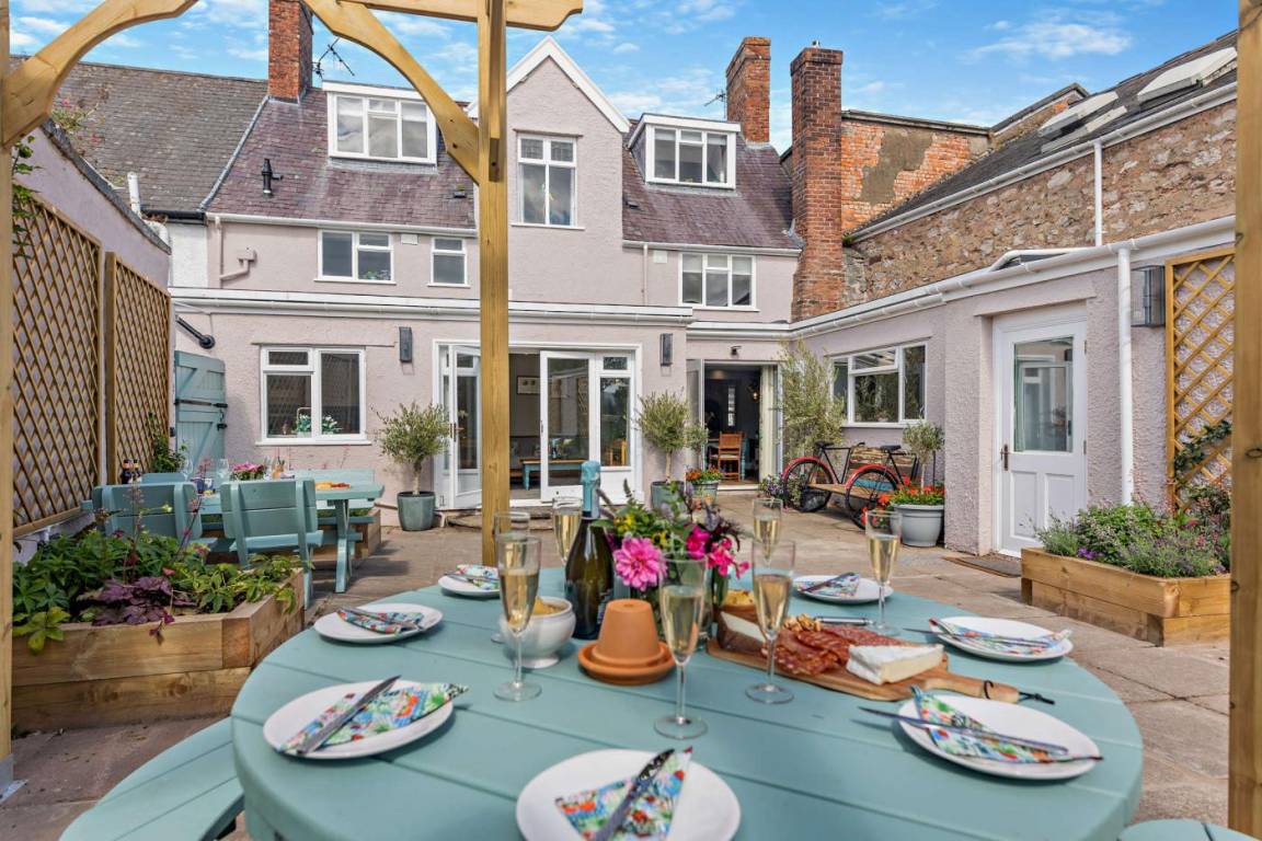 Cottage ∙ 4 Bedrooms ∙ 8 Guests - Ruthin