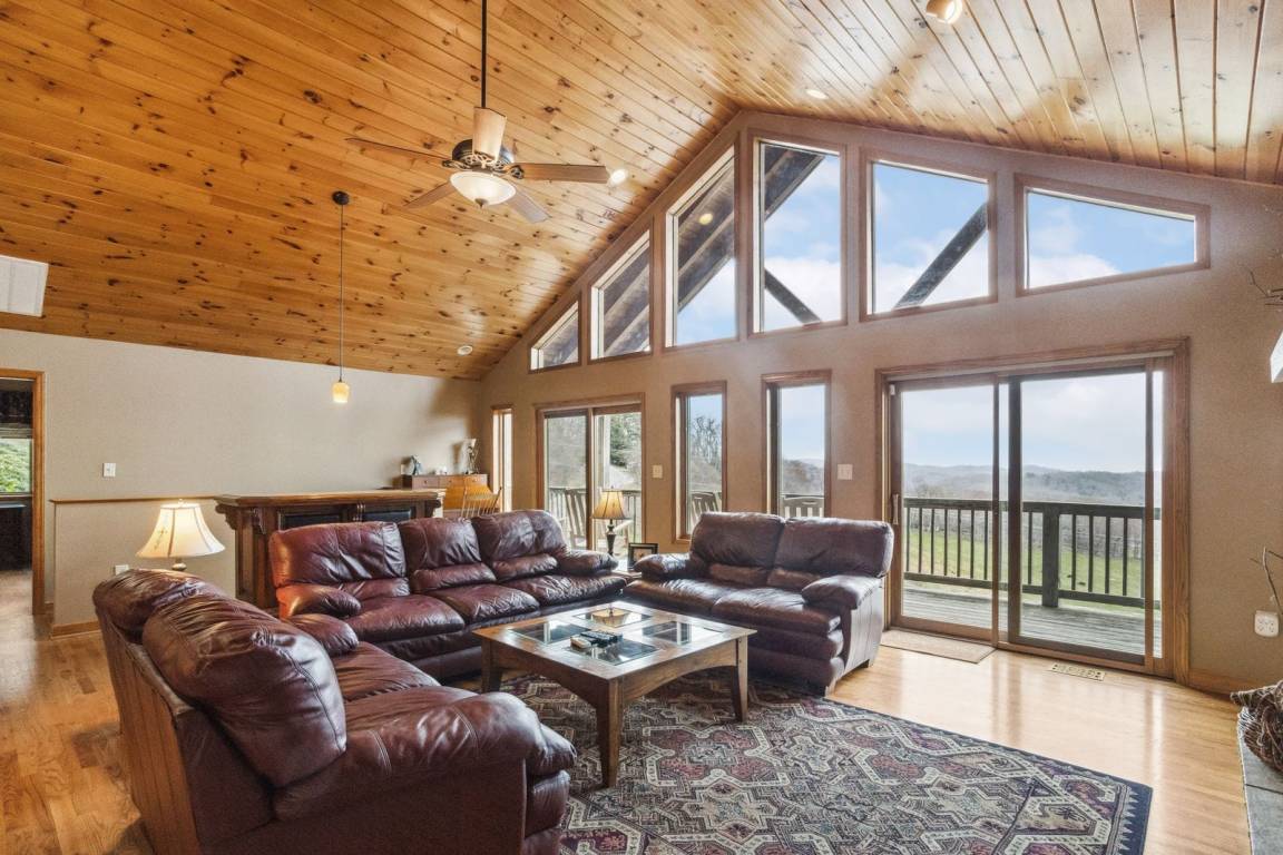 248 M² Cabin ∙ 3 Bedrooms ∙ 6 Guests - Blowing Rock, NC