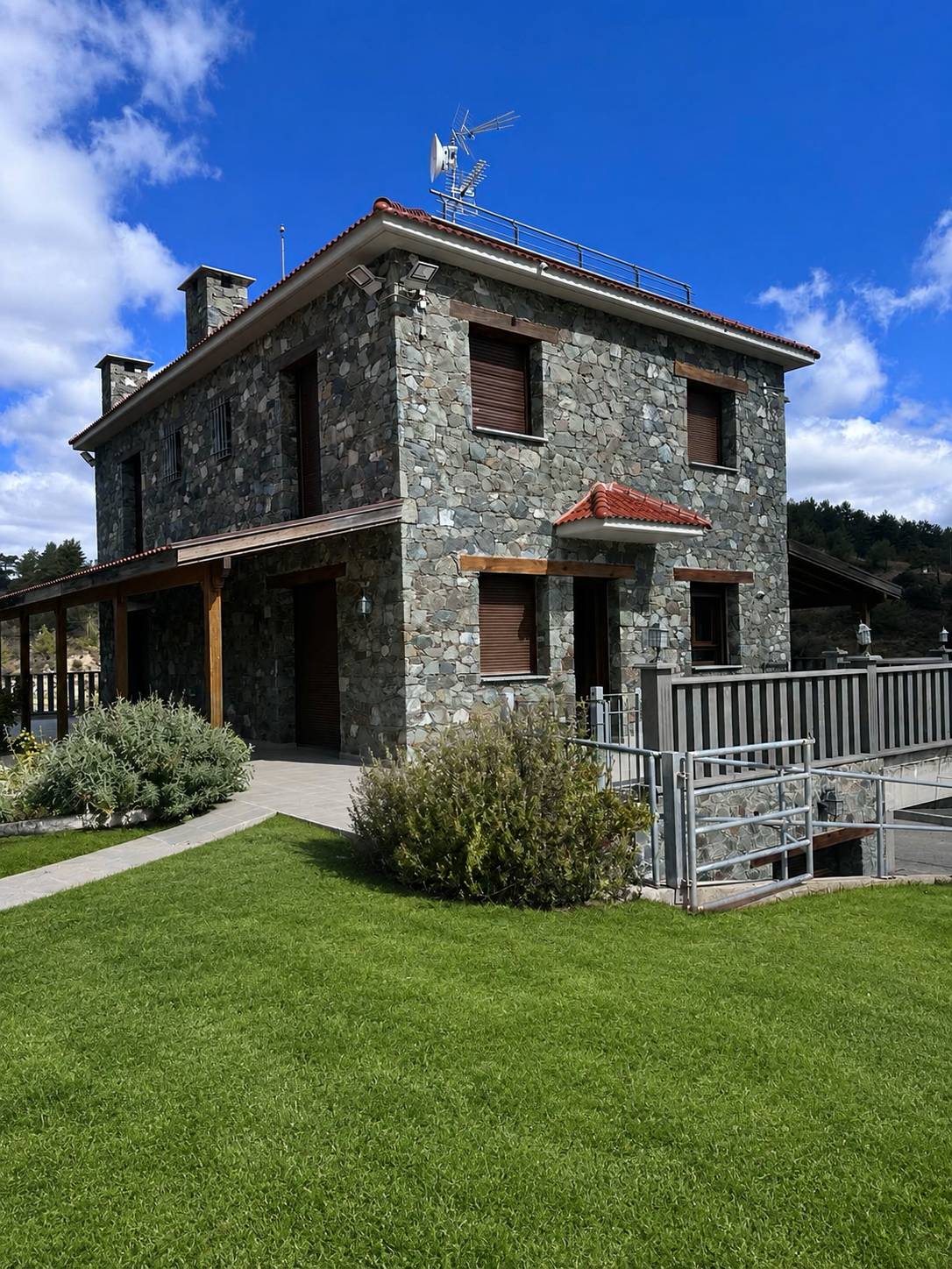 280 M² Villa ∙ 4 Bedrooms ∙ 8 Guests - Агрос