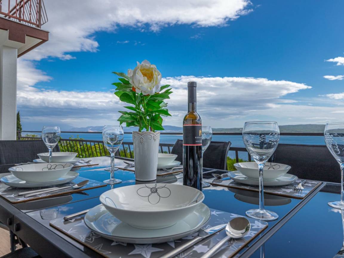 93 M² Apartment ∙ 3 Bedrooms ∙ 6 Guests - Crikvenica