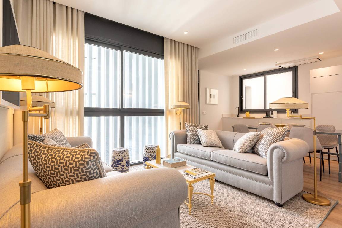 68 M² Apartamento ∙ 3 Habitaciones ∙ 5 Huéspedes - Sevilla, España