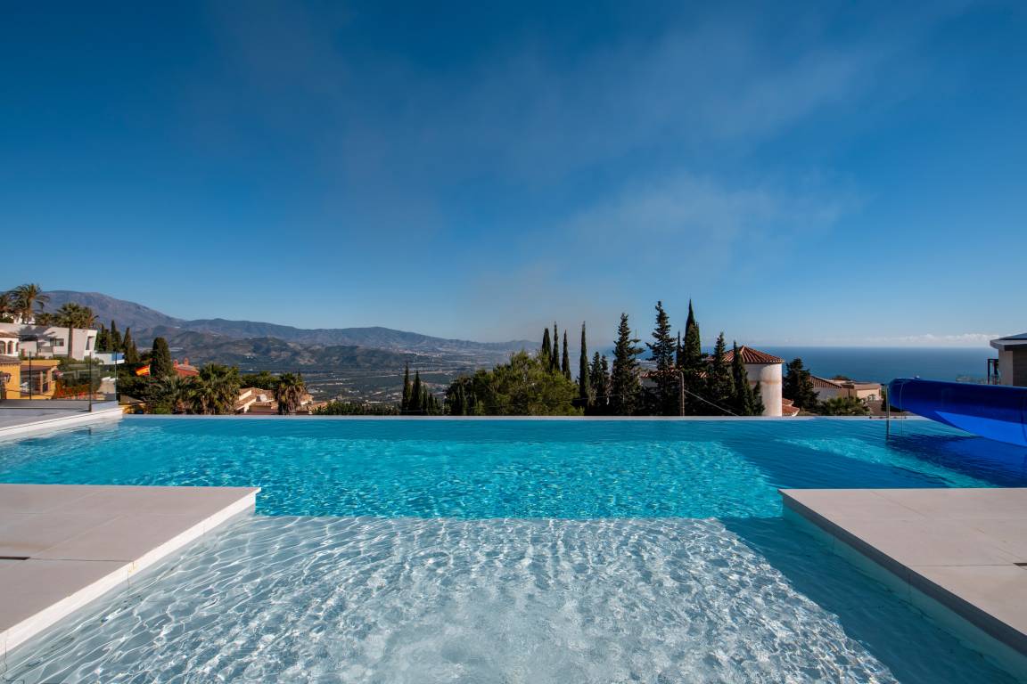 400 M² Villa ∙ 6 Habitaciones ∙ 16 Huéspedes - Motril