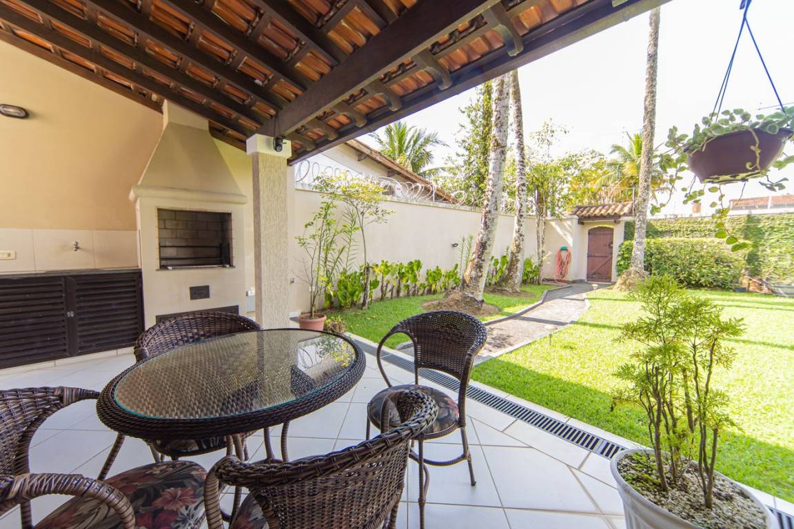 200 M² Casa ∙ 3 Quartos ∙ 8 Hóspedes - Guarujá