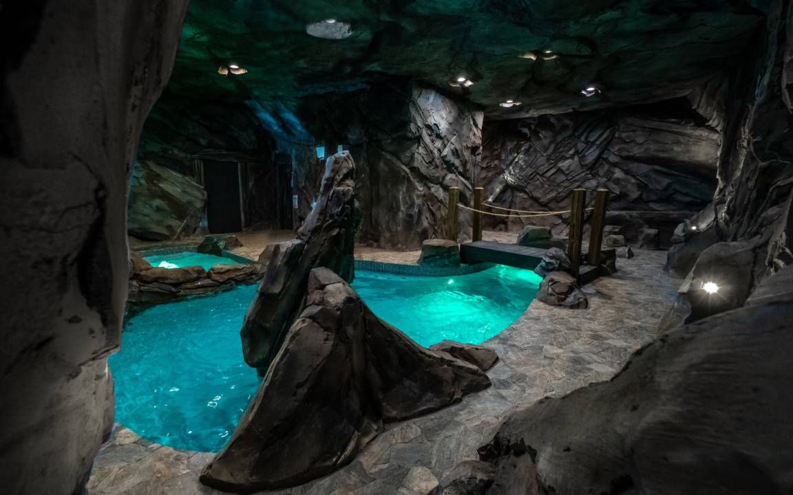 390 M² Cabin ∙ 4 Bedrooms ∙ 12 Guests - Pigeon Forge, TN