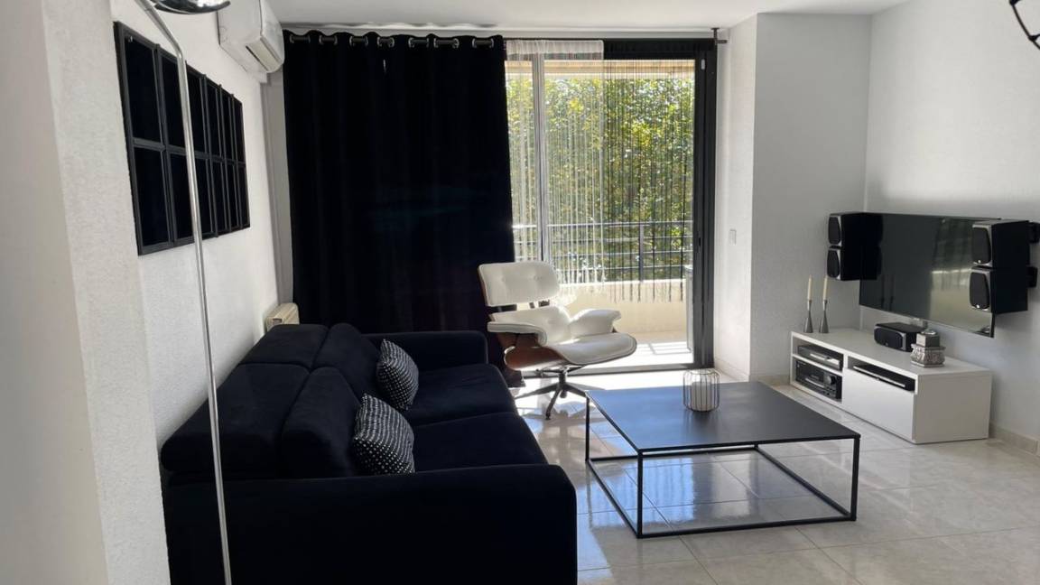 90 M² Apartamento ∙ 3 Habitaciones ∙ 6 Huéspedes - Calella