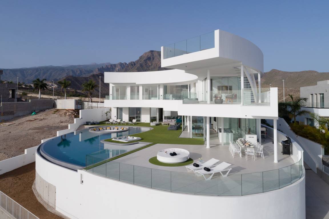 1600 M² Villa ∙ 6 Habitaciones ∙ 12 Huéspedes - Costa Adeje