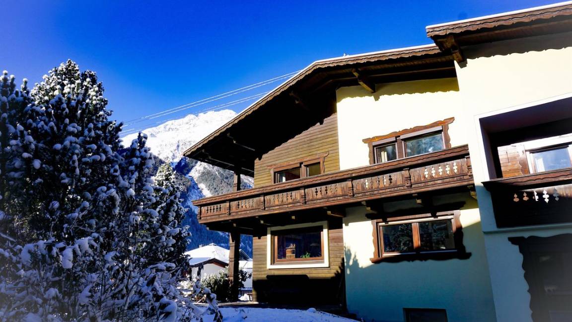 210 M² Ferienhaus ∙ 7 Schlafzimmer ∙ 10 Gäste - Längenfeld