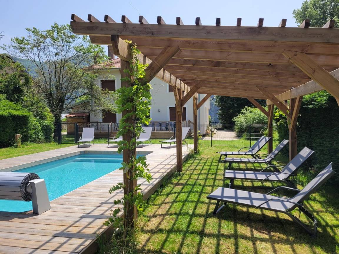170 M² Gîte ∙ 6 Chambres ∙ 14 Personnes - Oyonnax