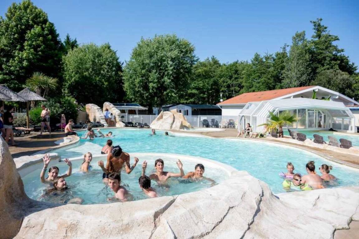20 M² Camping ∙ 1 Chambre ∙ 4 Personnes - Parentis-en-Born