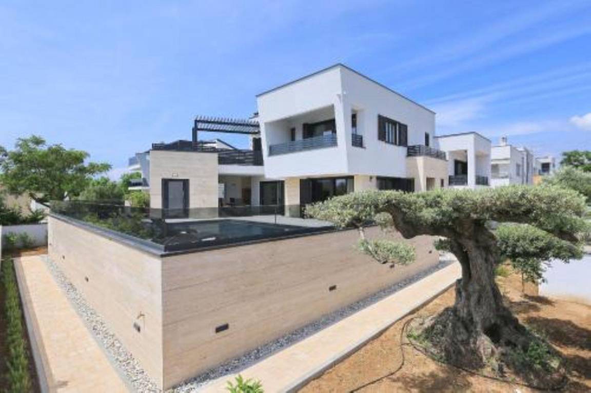 230 M² Ferienhaus ∙ 4 Schlafzimmer ∙ 8 Gäste - Privlaka