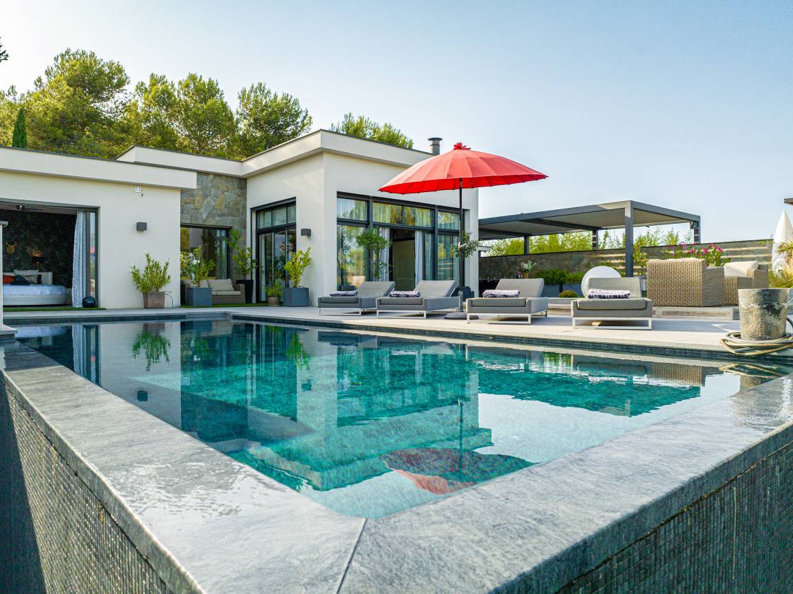 550 M² Villa ∙ 8 Chambres ∙ 16 Personnes - Juvignac