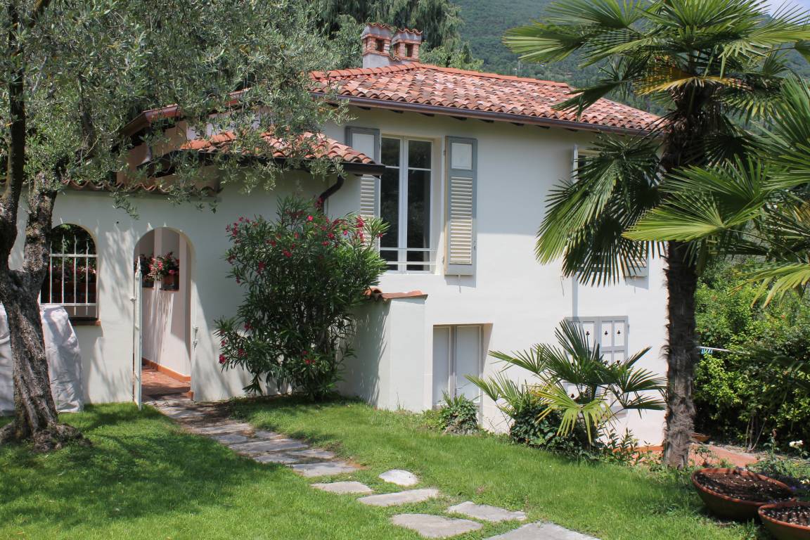 220 M² House ∙ 4 Bedrooms ∙ 8 Guests - Gardone Riviera