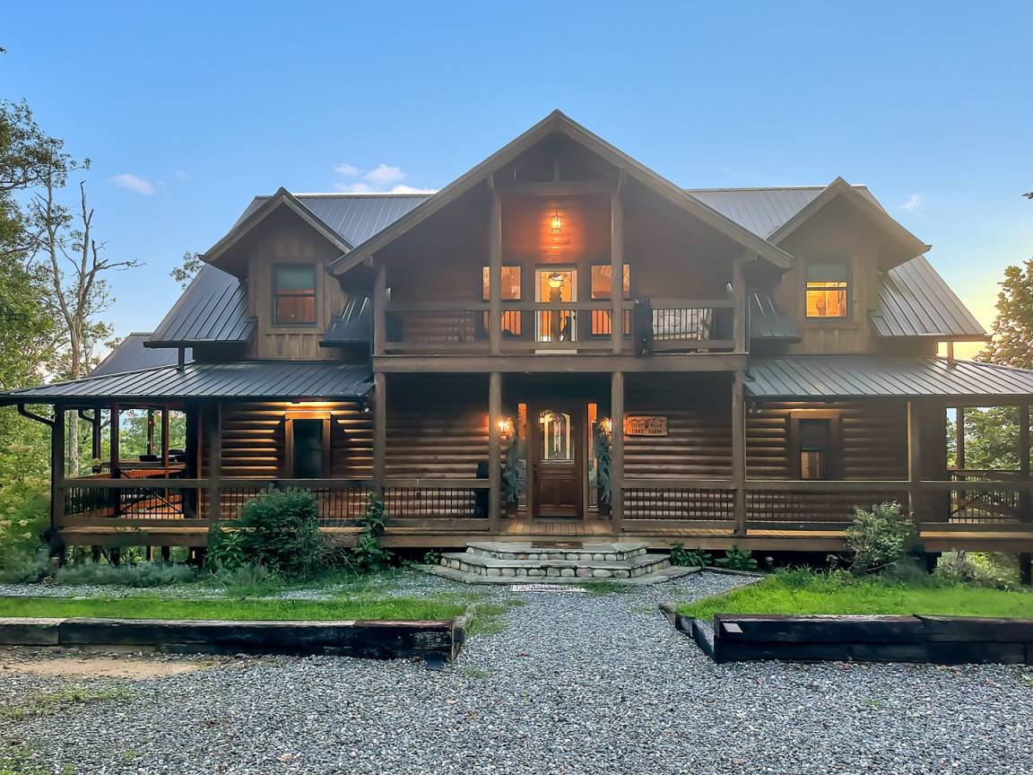 Cabin ∙ 5 Bedrooms ∙ 11 Guests - Bryson City, NC