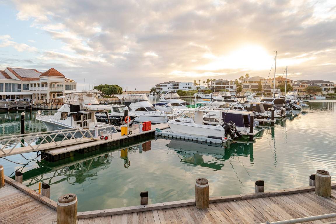 297 M² House ∙ 3 Bedrooms ∙ 7 Guests - Mindarie