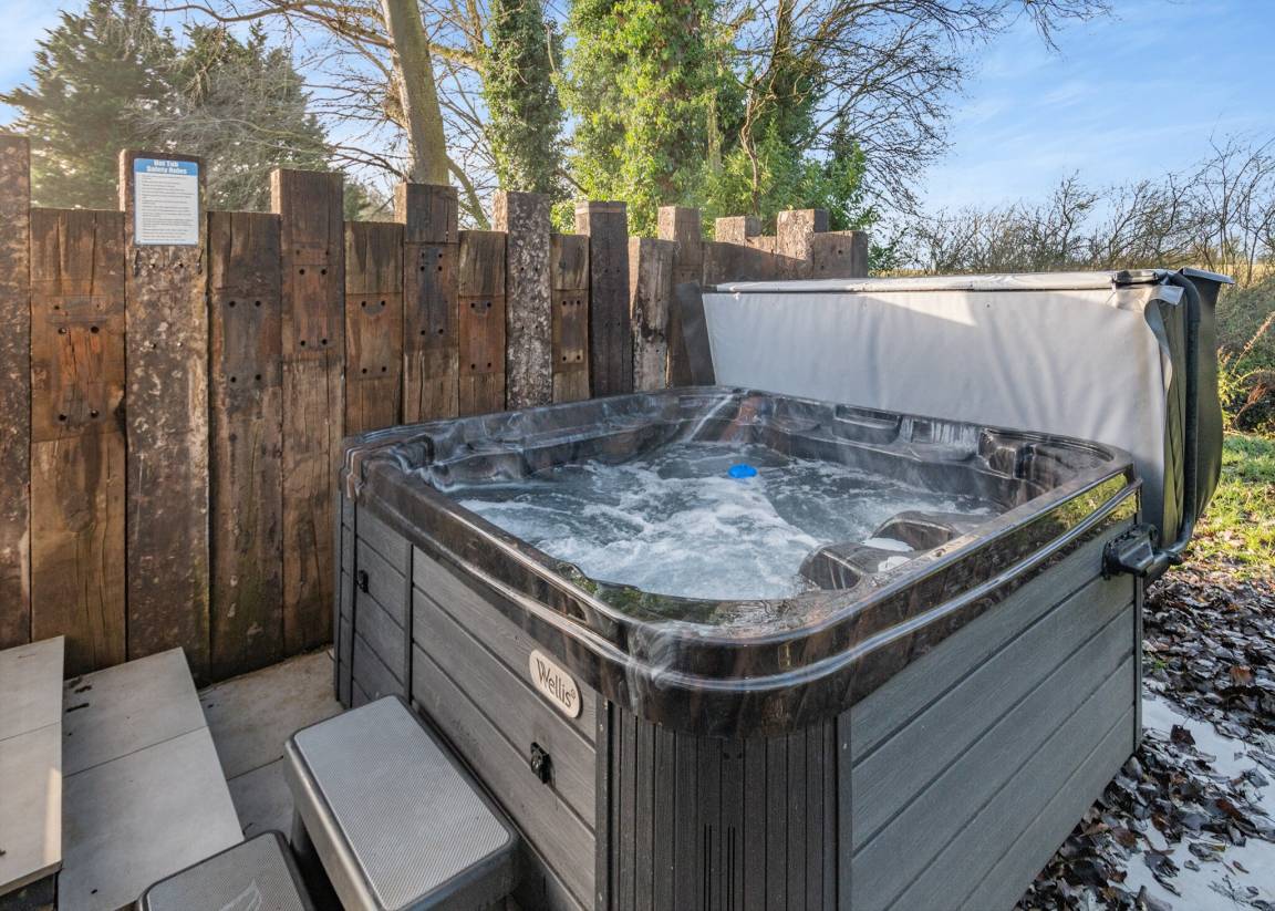 Chalet ∙ 4 Bedrooms ∙ 8 Guests - Cotswolds