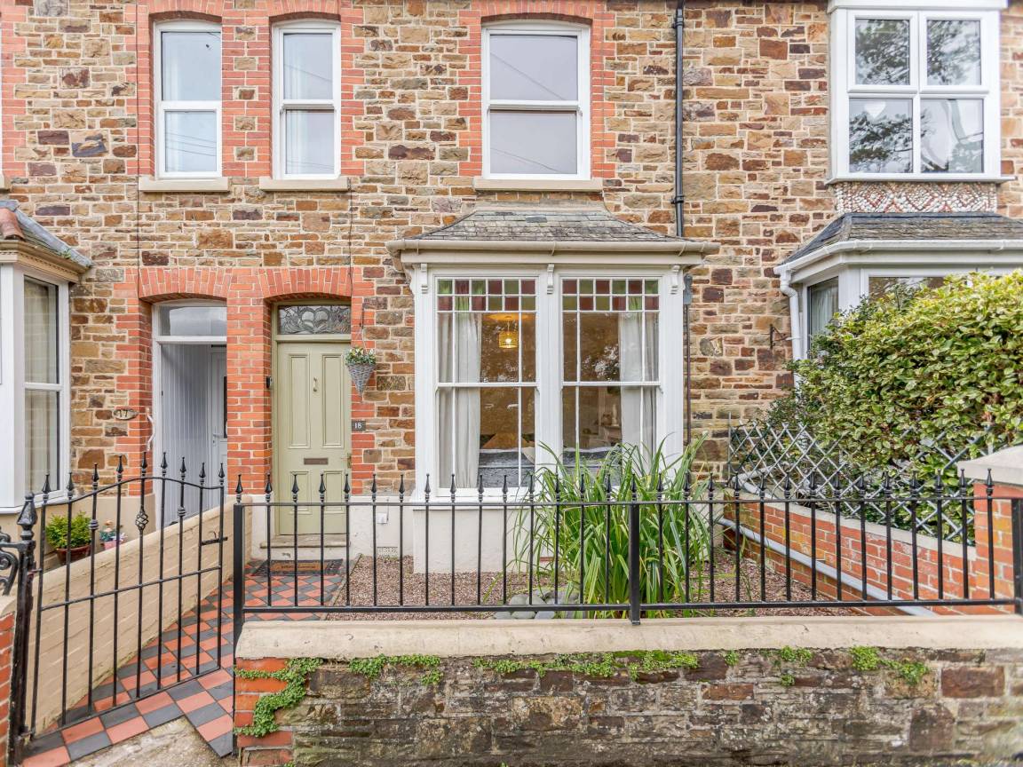 Cottage ∙ 4 Bedrooms ∙ 6 Guests - Westward Ho!