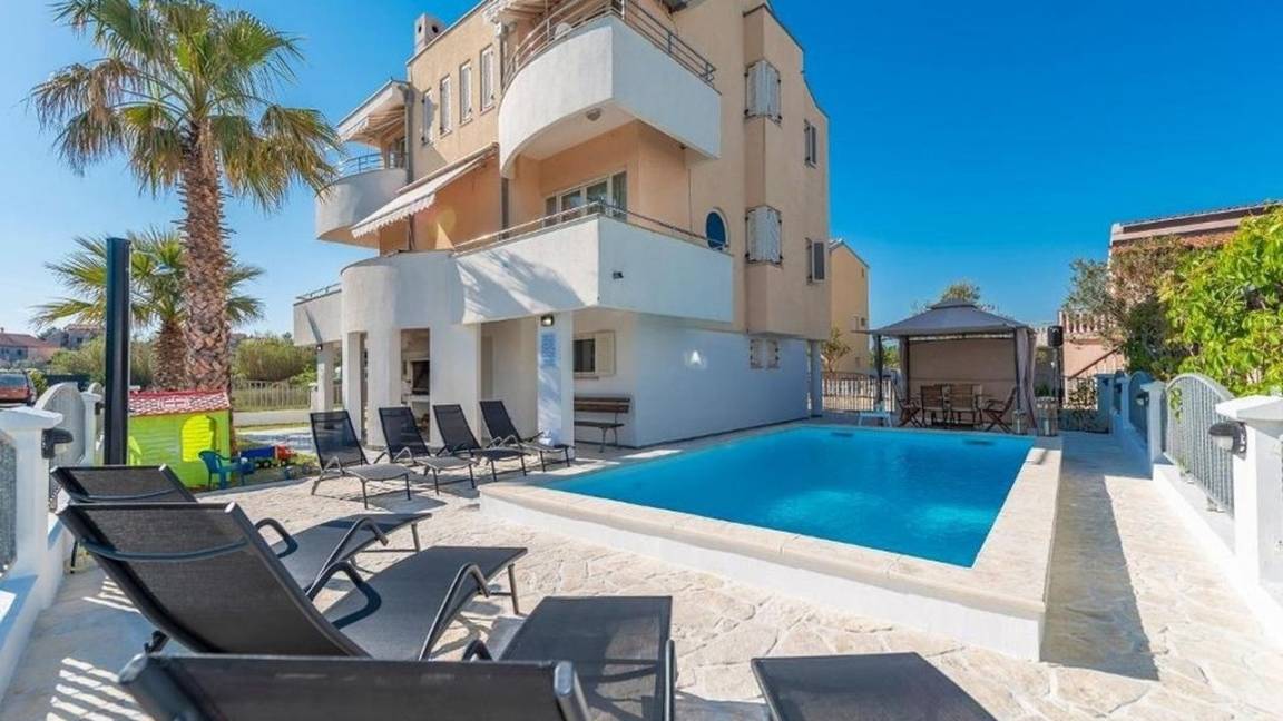 180 M² Huis ∙ 4 Slaapkamers ∙ 10 Gasten - Privlaka