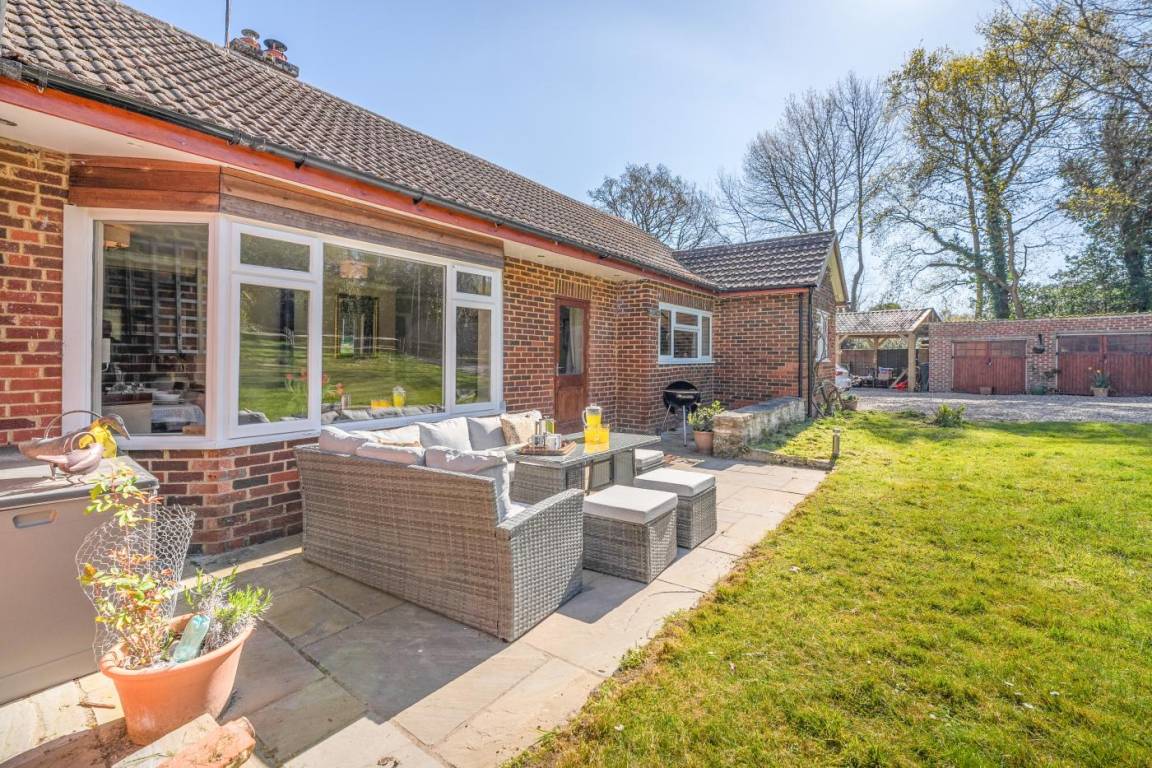 Cottage ∙ 4 Bedrooms ∙ 8 Guests - Farnham