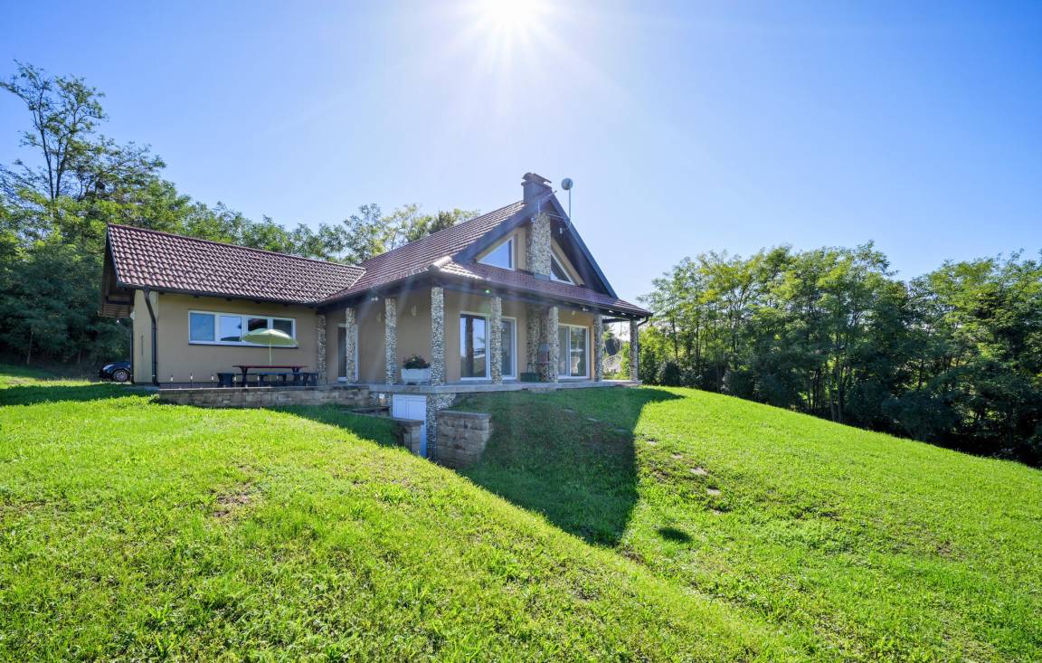 100 M² House ∙ 3 Bedrooms ∙ 4 Guests - Banovci