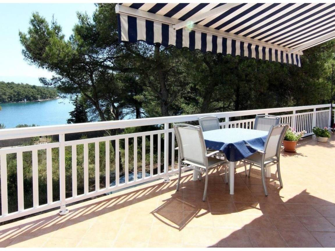 110 M² Ferienhaus ∙ 2 Schlafzimmer ∙ 4 Gäste - Jelsa