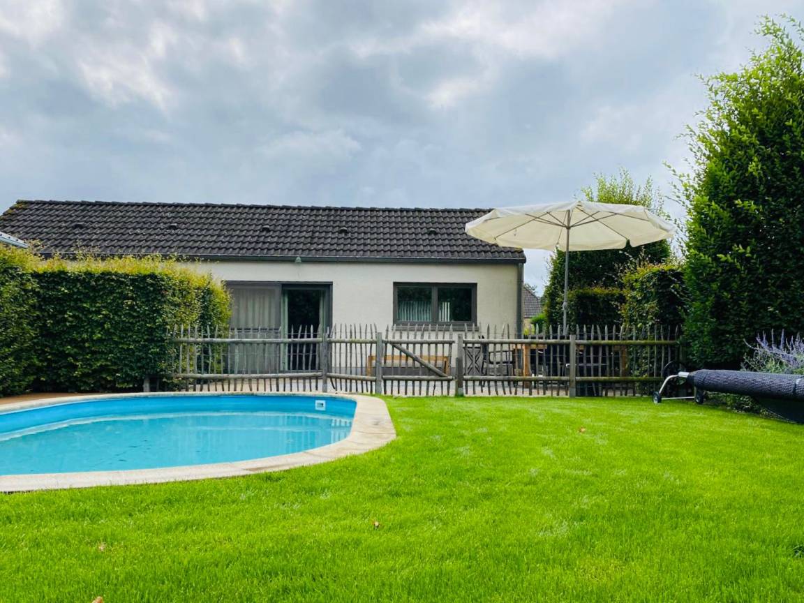 200 M² Villa ∙ 4 Bedrooms ∙ 8 Guests - Genk