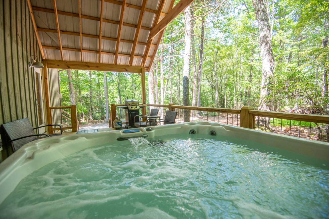 Cottage ∙ 2 Bedrooms ∙ 4 Guests - West Jefferson, NC