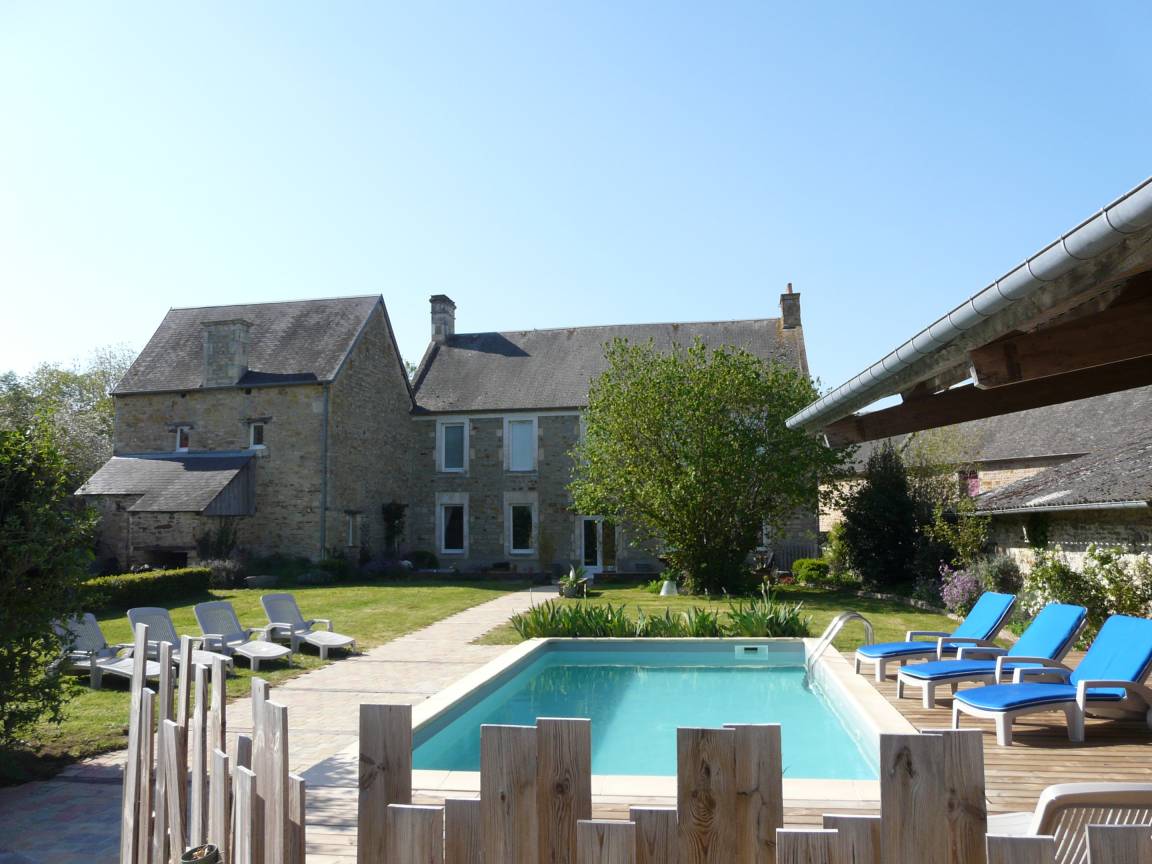 350 M² Villa ∙ 6 Chambres ∙ 15 Personnes - Villers-Bocage