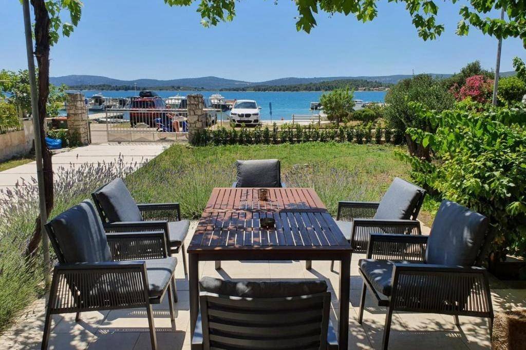 96 M² Appartement ∙ 2 Chambres ∙ 6 Personnes - Biograd na Moru