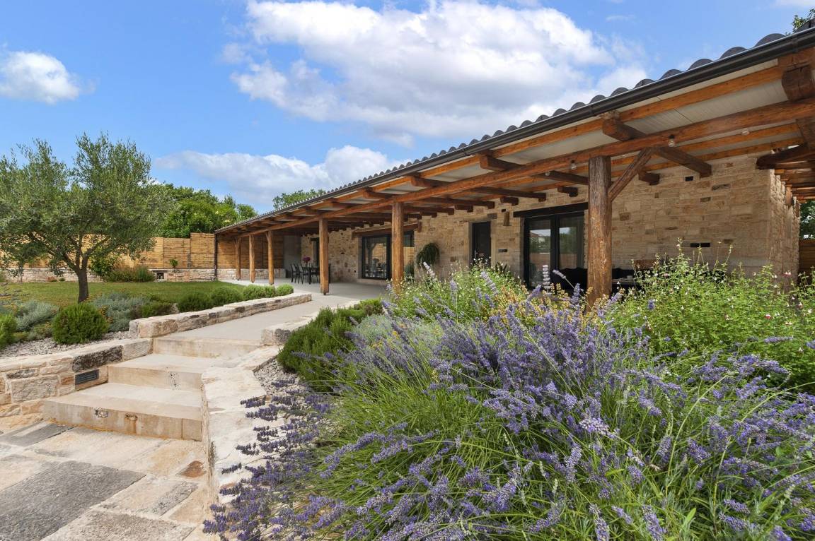 120 M² House ∙ 2 Bedrooms ∙ 4 Guests - Rovinj