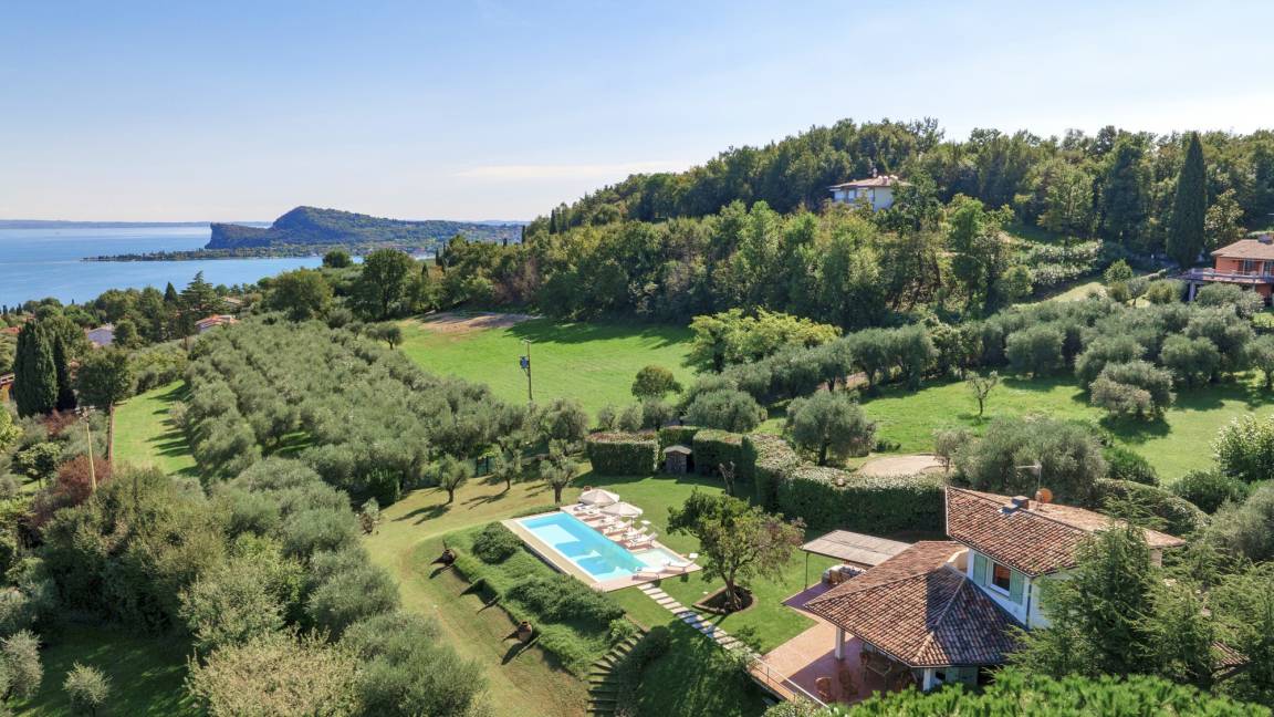 300 M² Villa ∙ 4 Bedrooms ∙ 8 Guests - Salò